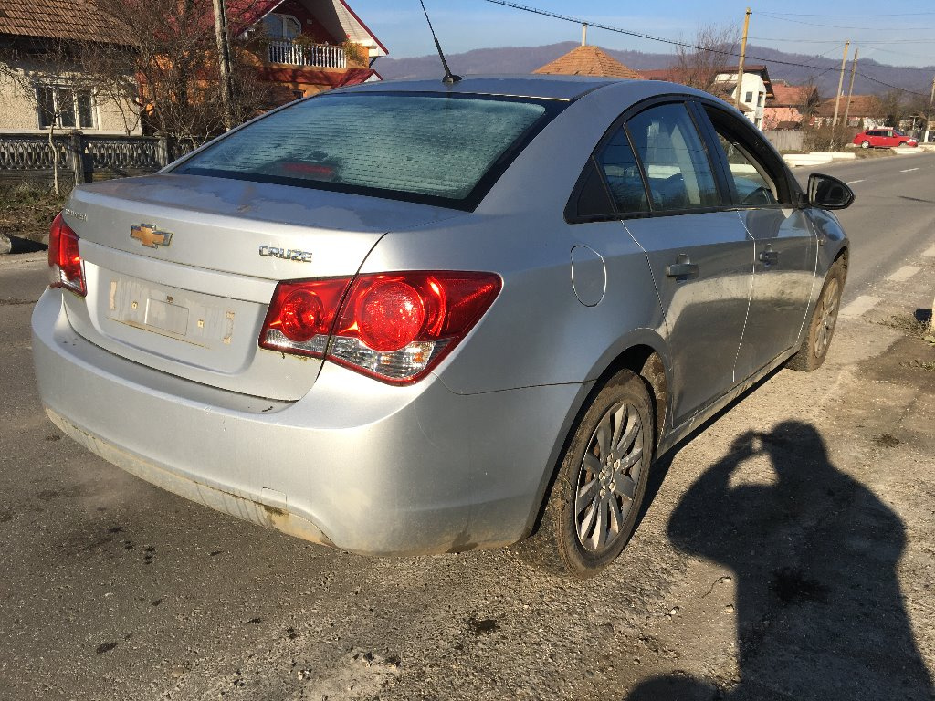 Dezmembrez Chevrolet Cruze 2011 limuzina 1.6 16v piese auto sh ...