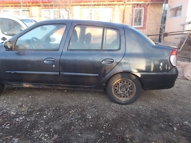 Dezmembrez clio 1.5 dci ,2007-2008,modelul fara bandouri in bari,euro 4 ...