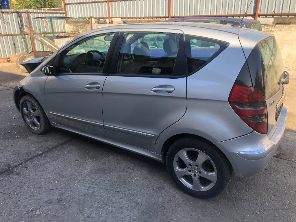 Dezmembrez mercedes a-class w169 A180 - #1433451963