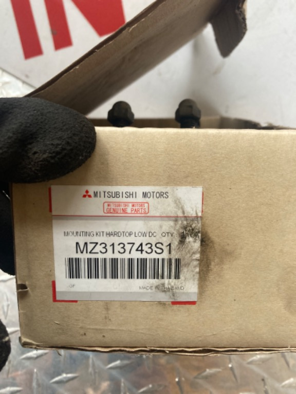 Kit montaj hardtop mitsubishi l200 model 2008 cod mz313743s1 oem ...