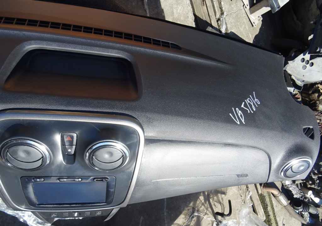 Plansa de bord Dacia Logan 2 din 2014 cu airbag volan si pasager ...