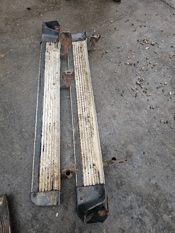 Praguri Mitsubishi Pajero 2 usi an 1996 originale din dezmembrări sh de ...