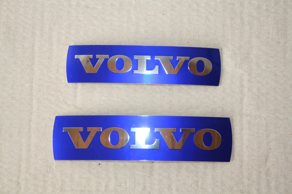 Sigla / logo / emblema grila fata NOU autocolant Volvo XC70, 2008-2014 ...